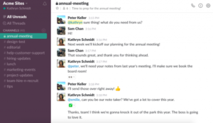 Slack vs ChatWork！社内チャットサービスの2大巨頭を徹底比較 | ペライチ大学